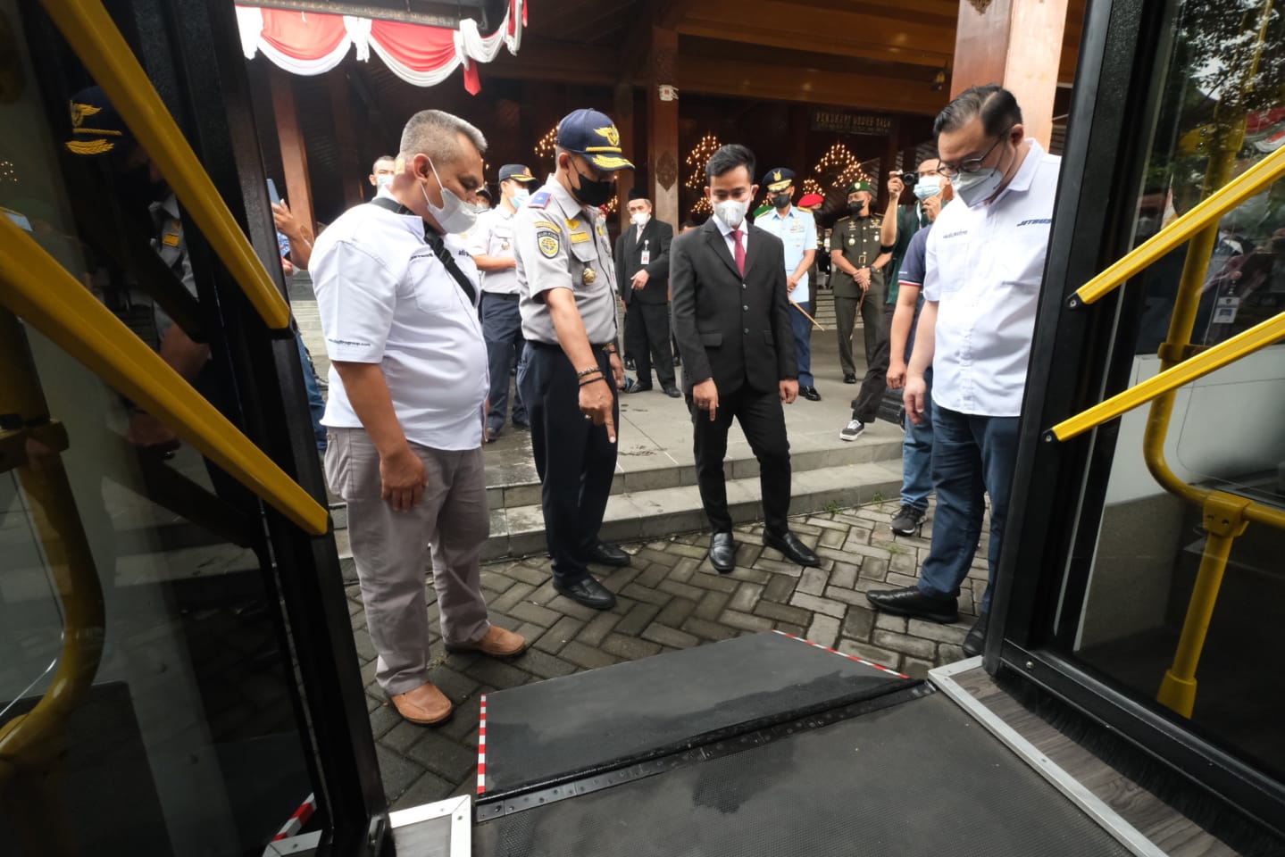 HUT ke-76 Pemkot Solo Kenalkan Bus Low Deck Ramah Difabel dan Lansia ...